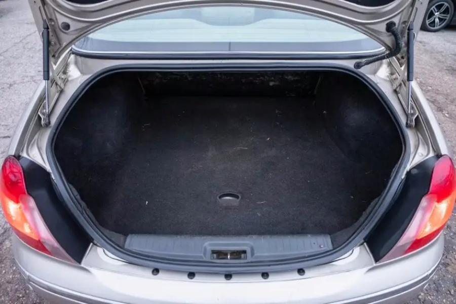 Brūns Rover 75 1999 Liepāja, ar dzinēja tilpumu 2.50 L un nobraukumu 168 tūkst. km par 2200 €, foto 11 vietnē AUTOMOTO.COM.LV