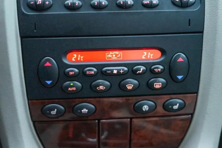 Brūns Rover 75 1999 Liepāja, ar dzinēja tilpumu 2.50 L un nobraukumu 168 tūkst. km par 2200 €, foto 16 vietnē AUTOMOTO.COM.LV