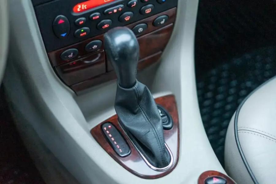 Brūns Rover 75 1999 Liepāja, ar dzinēja tilpumu 2.50 L un nobraukumu 168 tūkst. km par 2200 €, foto 21 vietnē AUTOMOTO.COM.LV