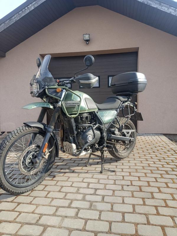 Green Royal Enfield Himalayan 2022 in Riga, with an engine capacity of 0.80 L and mileage of 7 thousand km for 3200 €, photo 1 on AUTOMOTO.COM.LV