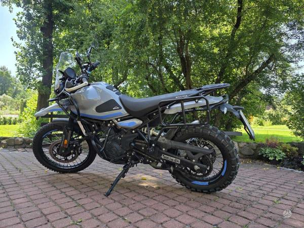 Роял Энфилд Himalayan 2024 в Вильнюс, объемом двигателя 0.45 л и пробегом 5 тыс. км за 6200 €, фото 4 на AUTOMOTO.COM.LV