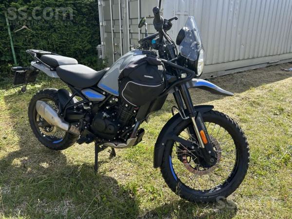 Royal Enfield Himalayan 2025 in Riga, with an engine capacity of 0.45 L and mileage of 0 thousand km for 4900 €, photo 1 on AUTOMOTO.COM.LV