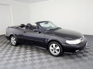 Black Saab 9-3 2002 in Tallinn, with an engine capacity of 2.00 L and mileage of 269 thousand km for 1599 €, photo 1 on AUTOMOTO.COM.LV