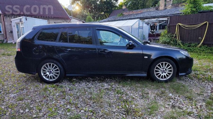 Black Saab 9-3 2010 in Riga, with an engine capacity of 1.90 L and mileage of 484 thousand km for 2800 €, photo 13 on AUTOMOTO.COM.LV