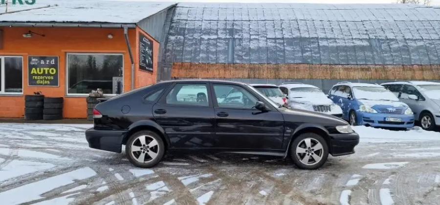 Black Saab 9-3 2002 in Valmiera, with an engine capacity of 2.00 L and mileage of 230 thousand km for 900 €, photo 3 on AUTOMOTO.COM.LV