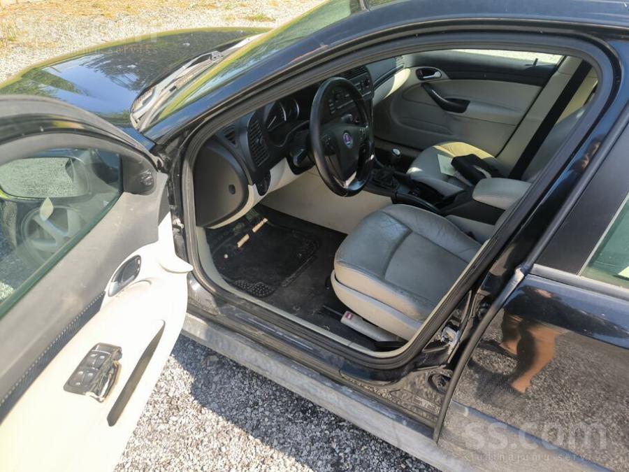 Black Saab 9-3 2003 in Limbazi, with an engine capacity of 2.20 L and mileage of 299 thousand km for 450 €, photo 6 on AUTOMOTO.COM.LV