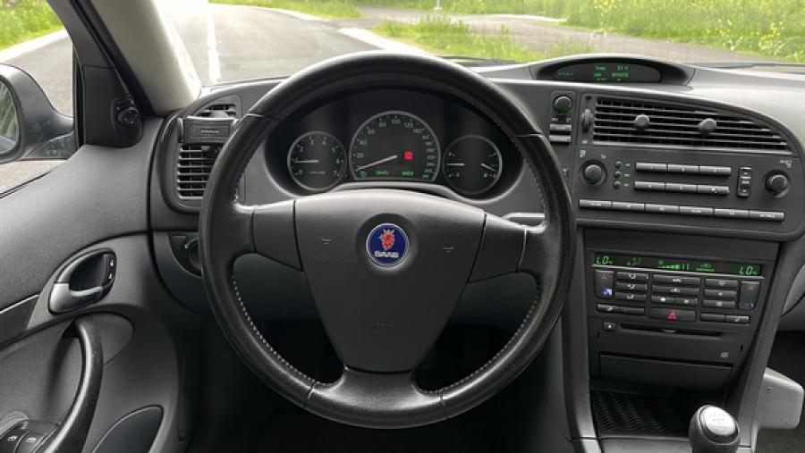 Черный Сааб 9-3 2004 в Таллин, объемом двигателя 1.80 л и пробегом 208 тыс. км за 1350 €, фото 8 на AUTOMOTO.COM.LV