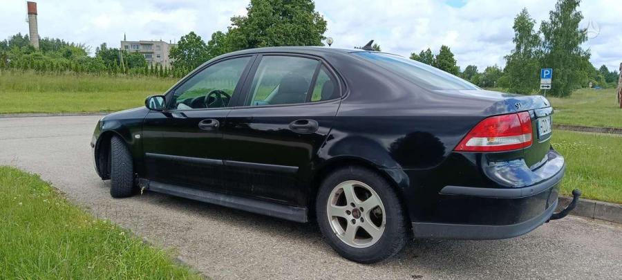 Black Saab 9-3 2004 in Moletai, with an engine capacity of 2.17 L and mileage of 382 thousand km for 1000 €, photo 5 on AUTOMOTO.COM.LV