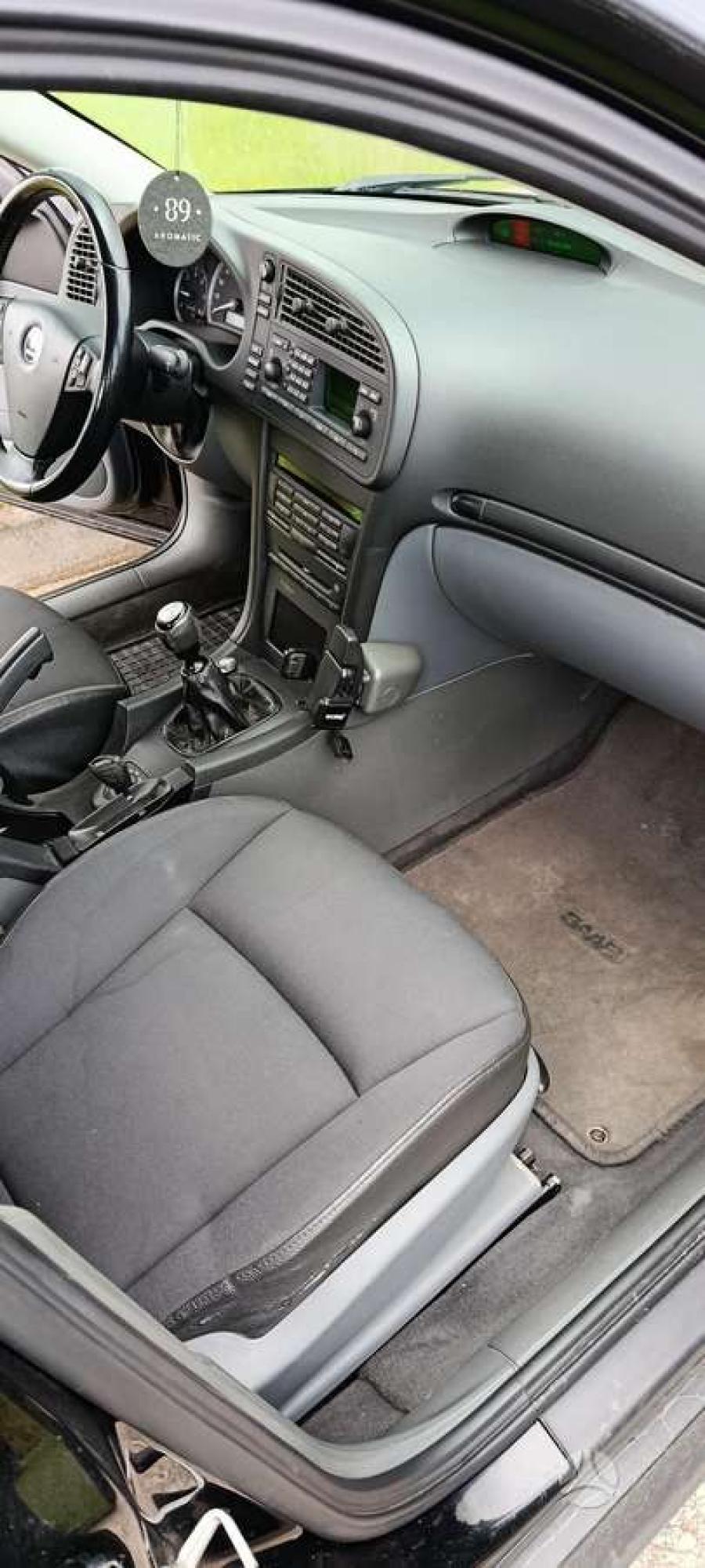 Black Saab 9-3 2004 in Moletai, with an engine capacity of 2.17 L and mileage of 382 thousand km for 1000 €, photo 10 on AUTOMOTO.COM.LV