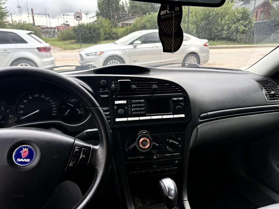 Black Saab 9-3 2004 in Kaunas, with an engine capacity of 2.00 L and mileage of 300 thousand km for 1100 €, photo 5 on AUTOMOTO.COM.LV