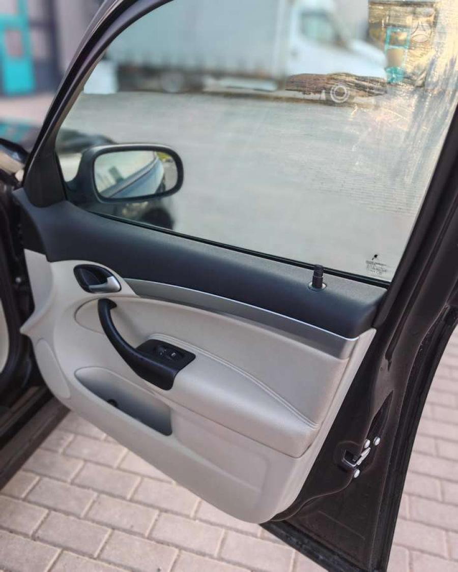 Melns Saab 9-3 2004 Viļņa, ar dzinēja tilpumu 2.00 L un nobraukumu 258 tūkst. km par 2000 €, foto 19 vietnē AUTOMOTO.COM.LV