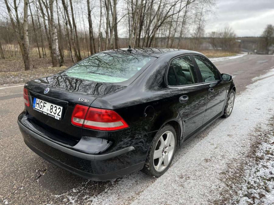 Black Saab 9-3 2005 in Ukmerge, with an engine capacity of 1.90 L and mileage of 321 thousand km for 1400 €, photo 7 on AUTOMOTO.COM.LV