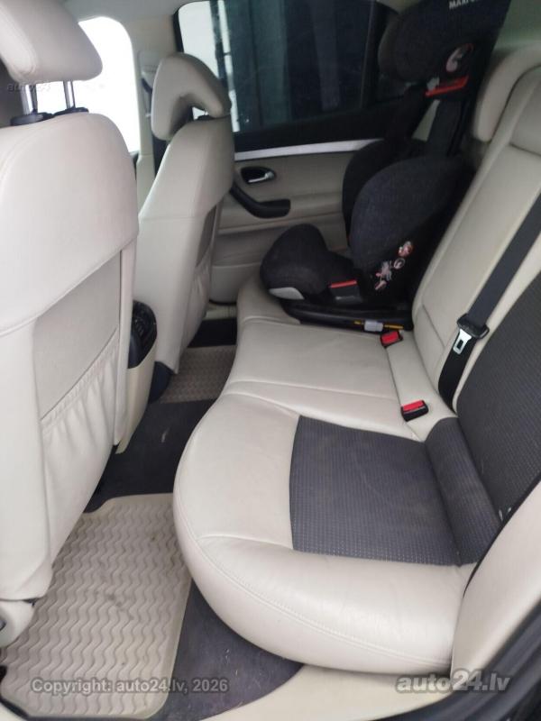 Black Saab 9-3 2005 in Tartu, with an engine capacity of 1.90 L and mileage of 266 thousand km for 1790 €, photo 11 on AUTOMOTO.COM.LV