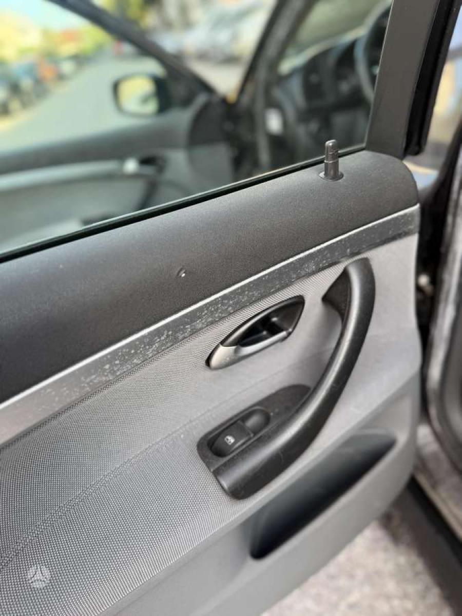 Black Saab 9-3 2005 in Kaunas, with an engine capacity of 1.91 L and mileage of 378 thousand km for 1250 €, photo 31 on AUTOMOTO.COM.LV