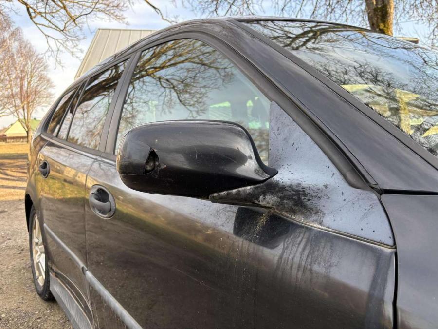 Black Saab 9-3 2006 in Klaipeda, with an engine capacity of 1.91 L and mileage of 400 thousand km for 850 €, photo 8 on AUTOMOTO.COM.LV