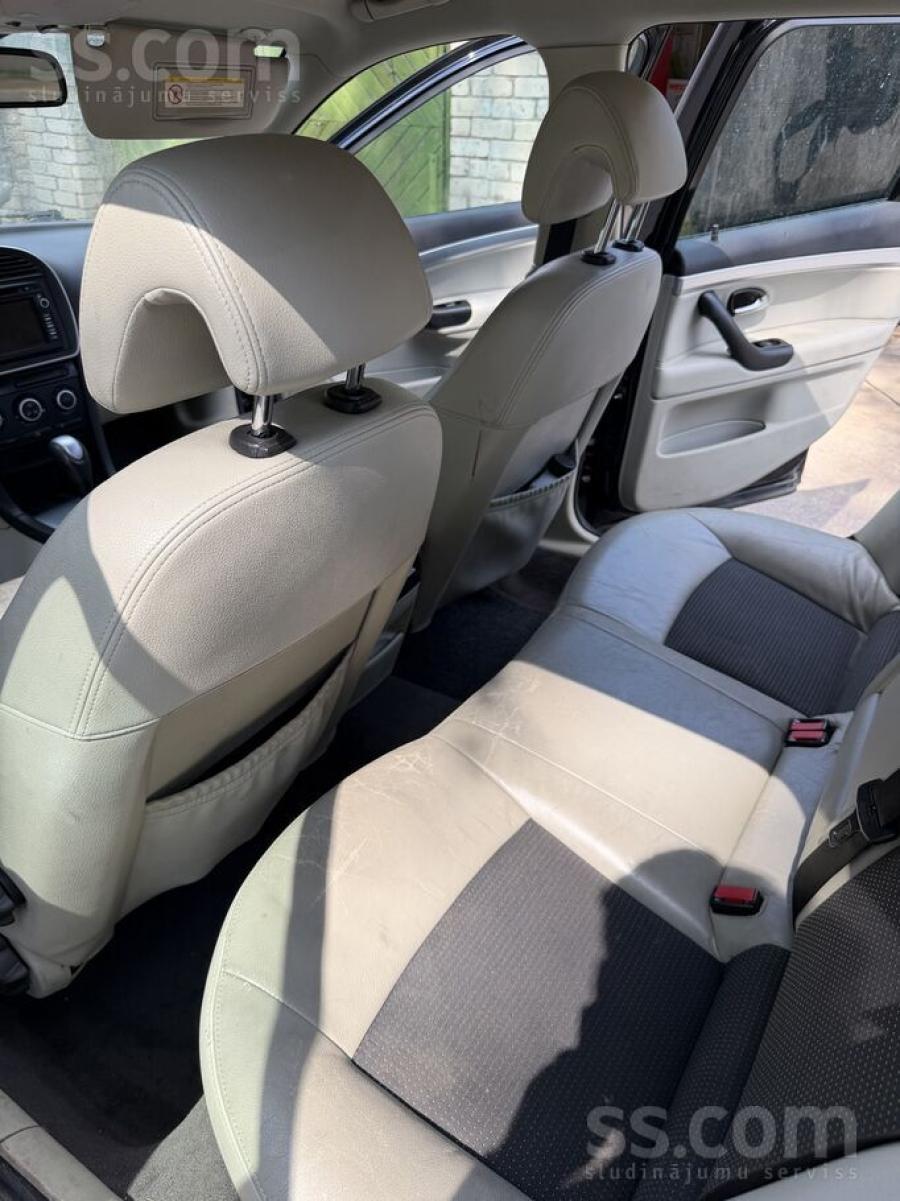 Melns Saab 9-3 2008 Rīga, ar dzinēja tilpumu 1.90 L un nobraukumu 363 tūkst. km par 2100 €, foto 7 vietnē AUTOMOTO.COM.LV