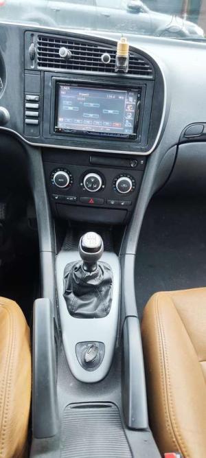 Black Saab 9-3 2008 in Alytus, with an engine capacity of 1.90 L and mileage of 329 thousand km for 1200 €, photo 6 on AUTOMOTO.COM.LV