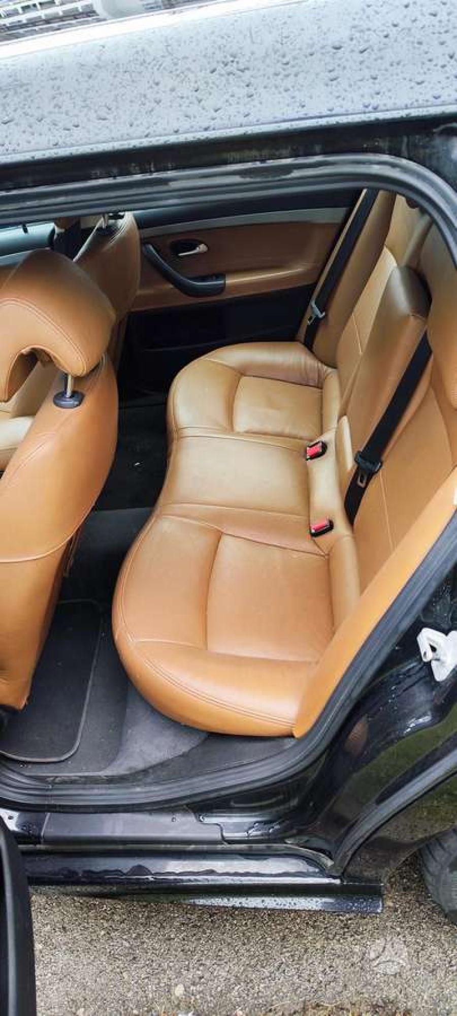 Black Saab 9-3 2008 in Alytus, with an engine capacity of 1.90 L and mileage of 329 thousand km for 1200 €, photo 8 on AUTOMOTO.COM.LV