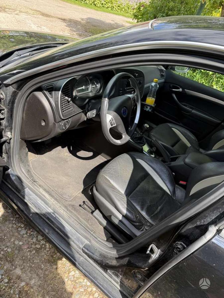 Black Saab 9-3 2008 in Taurage, with an engine capacity of 1.91 L and mileage of 295 thousand km for 1600 €, photo 5 on AUTOMOTO.COM.LV