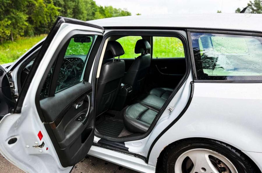 Grey Saab 9-3 2008 in Kaunas, with an engine capacity of 1.91 L and mileage of 214 thousand km for 2500 €, photo 9 on AUTOMOTO.COM.LV