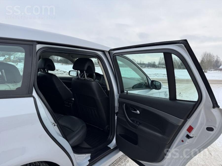 Pelēks Saab 9-3 2009 Cēsis, ar dzinēja tilpumu 1.90 L un nobraukumu 0 tūkst. km par 2900 €, foto 18 vietnē AUTOMOTO.COM.LV