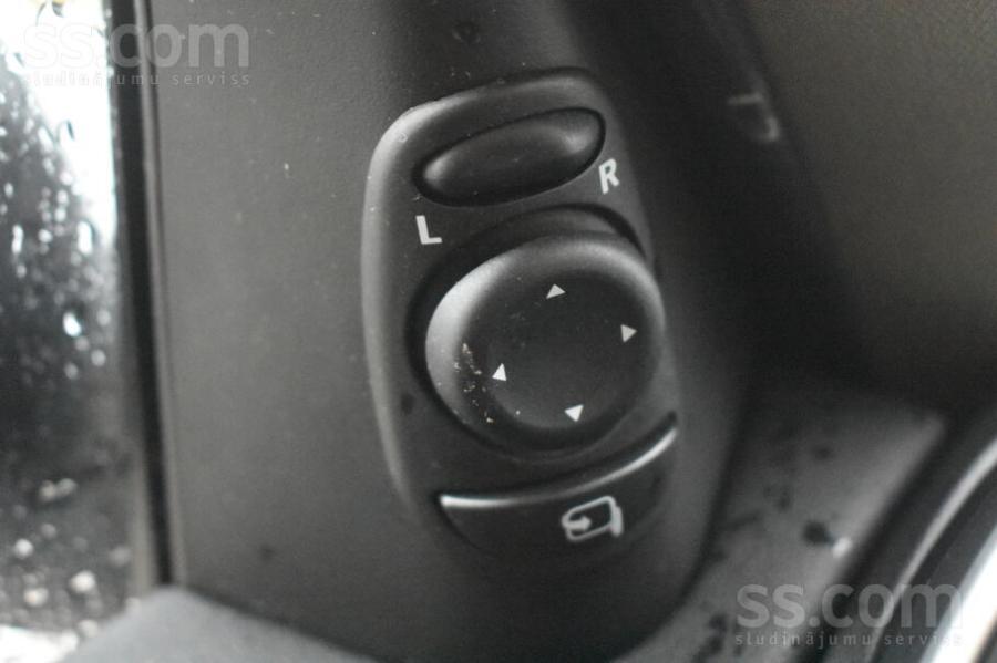 Grey Saab 9-3 2009 in Talsi, with an engine capacity of 1.90 L and mileage of 197 thousand km for 5500 €, photo 17 on AUTOMOTO.COM.LV