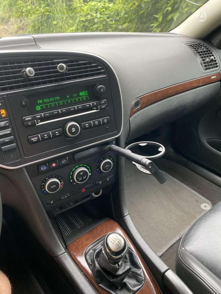 Red Saab 9-3 2009 in Kelme, with an engine capacity of 2.00 L and mileage of 115 thousand km for 2850 €, photo 9 on AUTOMOTO.COM.LV