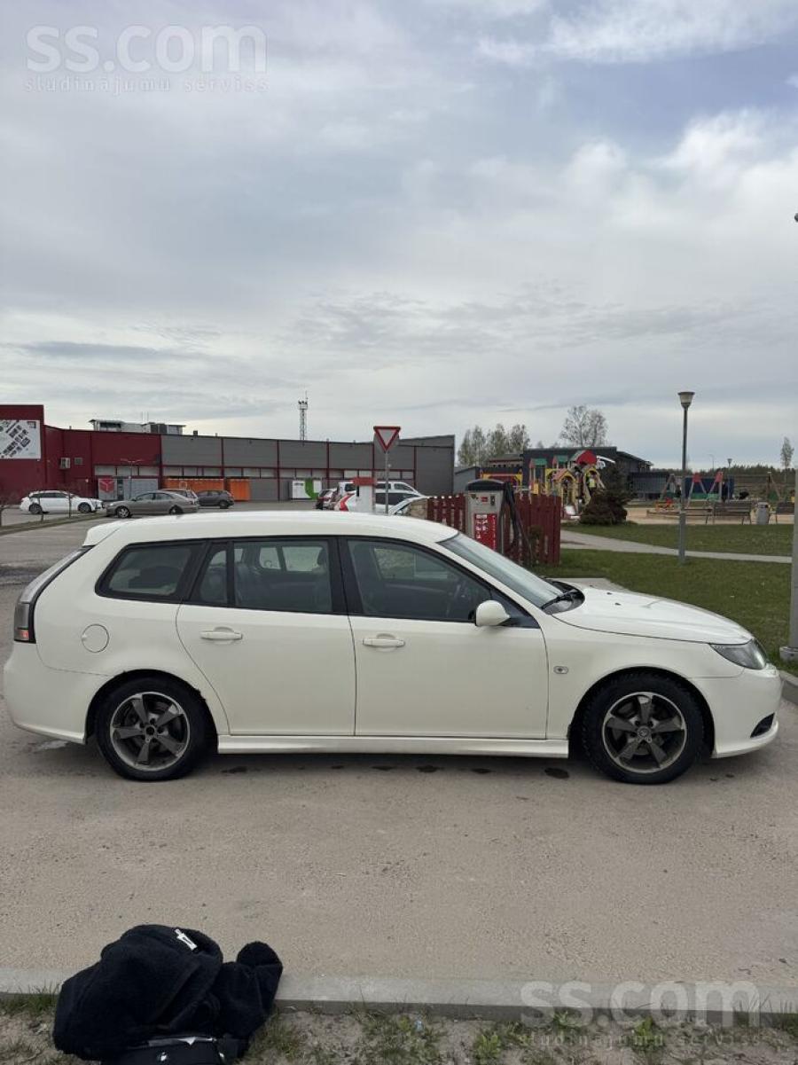 Balts Saab 9-3 2008 Daugavpils, ar dzinēja tilpumu 1.90 L un nobraukumu 352 tūkst. km par 2555 €, foto 9 vietnē AUTOMOTO.COM.LV