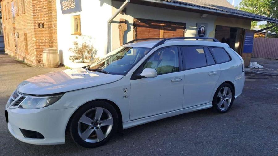 White Saab 9-3 2011 in Anyksciai, with an engine capacity of 1.91 L and mileage of 288 thousand km for 2850 €, photo 1 on AUTOMOTO.COM.LV