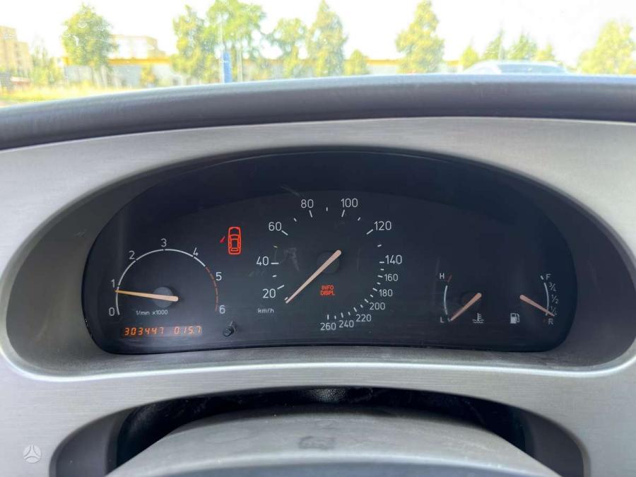 Black Saab 9-5 2003 in Panevezys, with an engine capacity of 2.17 L and mileage of 304 thousand km for 850 €, photo 22 on AUTOMOTO.COM.LV