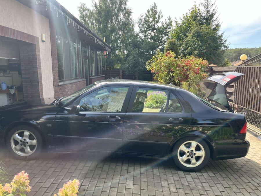 Black Saab 9-5 2004 in Vilnius, with an engine capacity of 2.30 L and mileage of 228 thousand km for 2222 €, photo 6 on AUTOMOTO.COM.LV