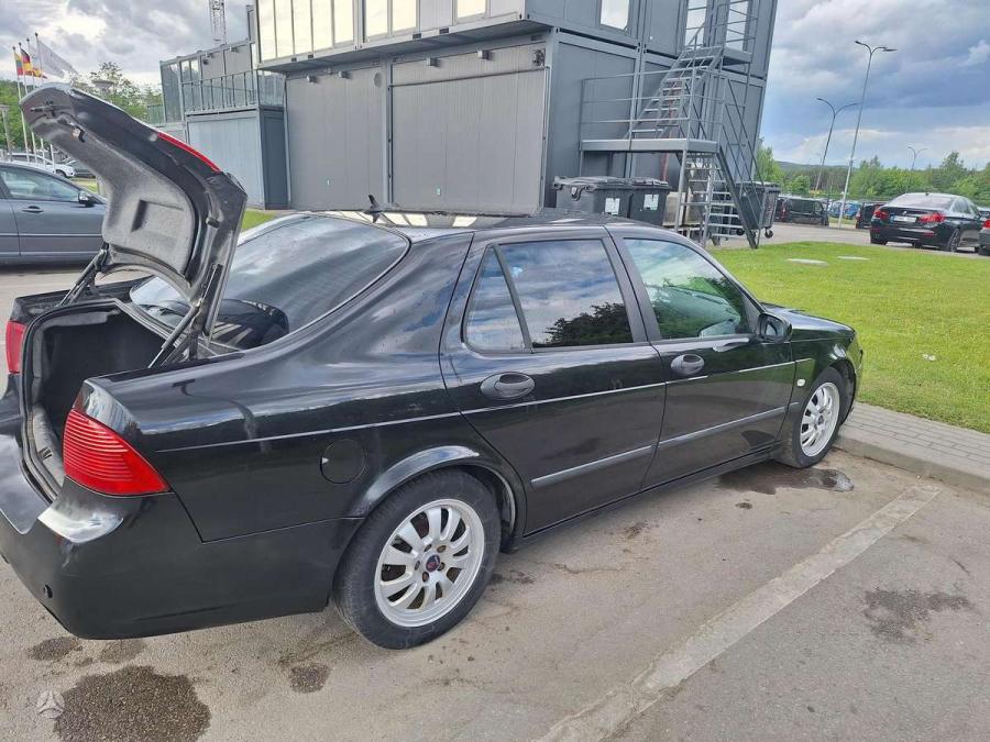 Black Saab 9-5 2006 in Vilnius, with an engine capacity of 1.91 L and mileage of 320 thousand km for 1000 €, photo 8 on AUTOMOTO.COM.LV