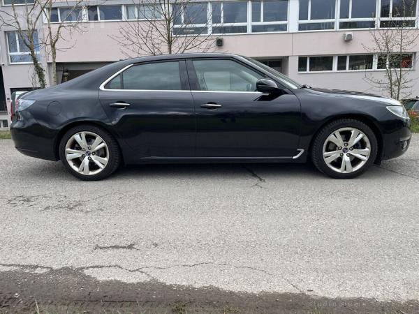 Black Saab 9-5 2010 in Riga, with an engine capacity of 2.00 L and mileage of 180 thousand km for 10900 €, photo 5 on AUTOMOTO.COM.LV