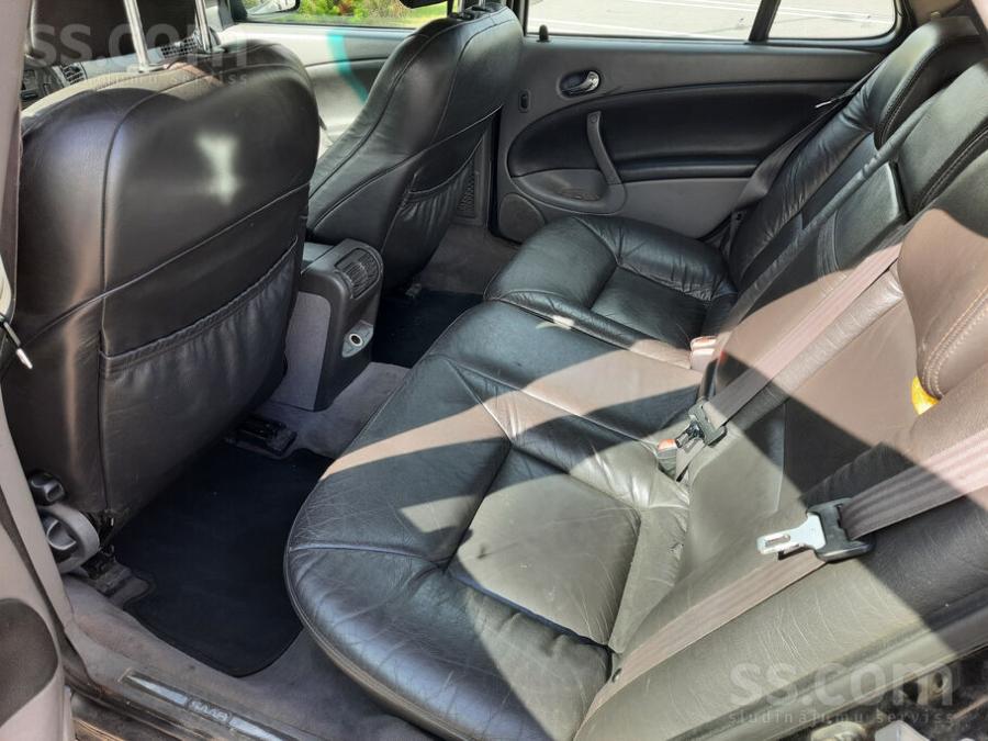 Black Saab 9-5 2000 in Riga, with an engine capacity of 2.30 L and mileage of 367 thousand km for 700 €, photo 6 on AUTOMOTO.COM.LV