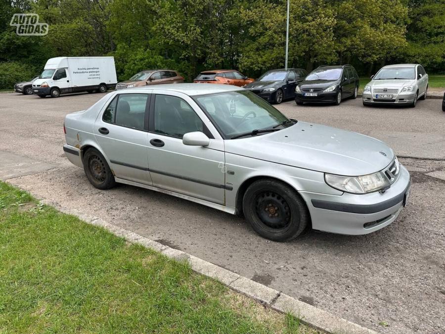 Grey Saab 9-5 2000 in Vilnius, with an engine capacity of 2.30 L and mileage of 389 thousand km for 600 €, photo 5 on AUTOMOTO.COM.LV