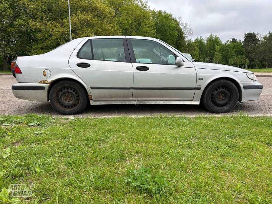 Grey Saab 9-5 2000 in Vilnius, with an engine capacity of 2.30 L and mileage of 389 thousand km for 600 €, photo 6 on AUTOMOTO.COM.LV
