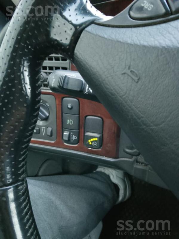 Pelēks Saab 9-5 2000 Rīga, ar dzinēja tilpumu 2.30 L un nobraukumu 0 tūkst. km par 1600 €, foto 2 vietnē AUTOMOTO.COM.LV