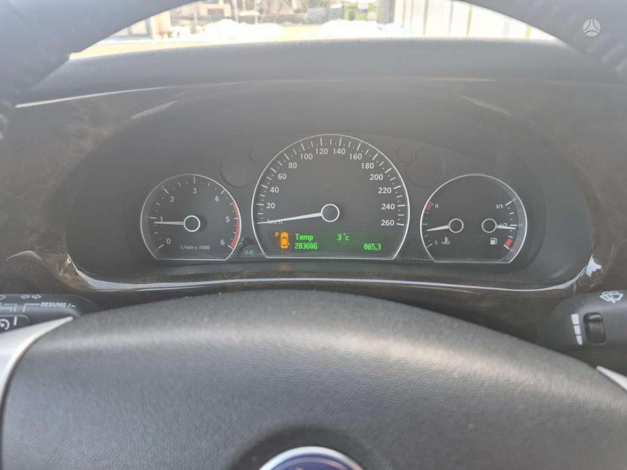 Grey Saab 9-5 2006 in Raseiniai, with an engine capacity of 1.91 L and mileage of 285 thousand km for 1950 €, photo 7 on AUTOMOTO.COM.LV
