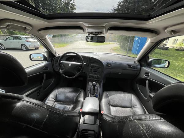 Saab 9-5 2001 in Rakvere, with an engine capacity of 2.30 L and mileage of 300 thousand km for 1500 €, photo 7 on AUTOMOTO.COM.LV