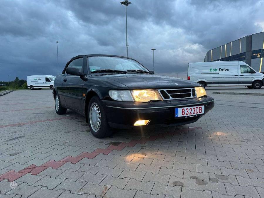 Melns Saab 900 1994 Viļņa, ar dzinēja tilpumu 2.30 L un nobraukumu 173 tūkst. km par 2800 €, foto 1 vietnē AUTOMOTO.COM.LV
