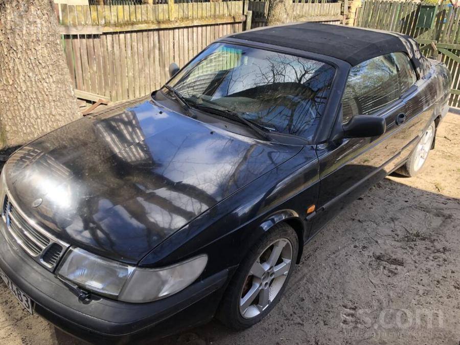 Black Saab 900 1995 in Riga, with an engine capacity of 2.30 L and mileage of 182 thousand km for 800 €, photo 5 on AUTOMOTO.COM.LV