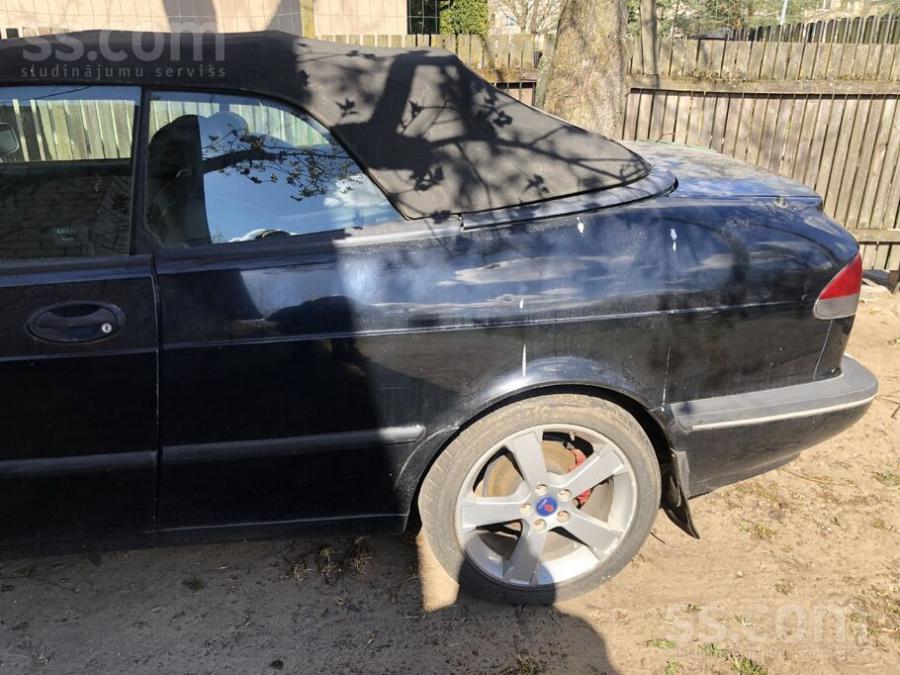 Black Saab 900 1995 in Riga, with an engine capacity of 2.30 L and mileage of 182 thousand km for 800 €, photo 8 on AUTOMOTO.COM.LV