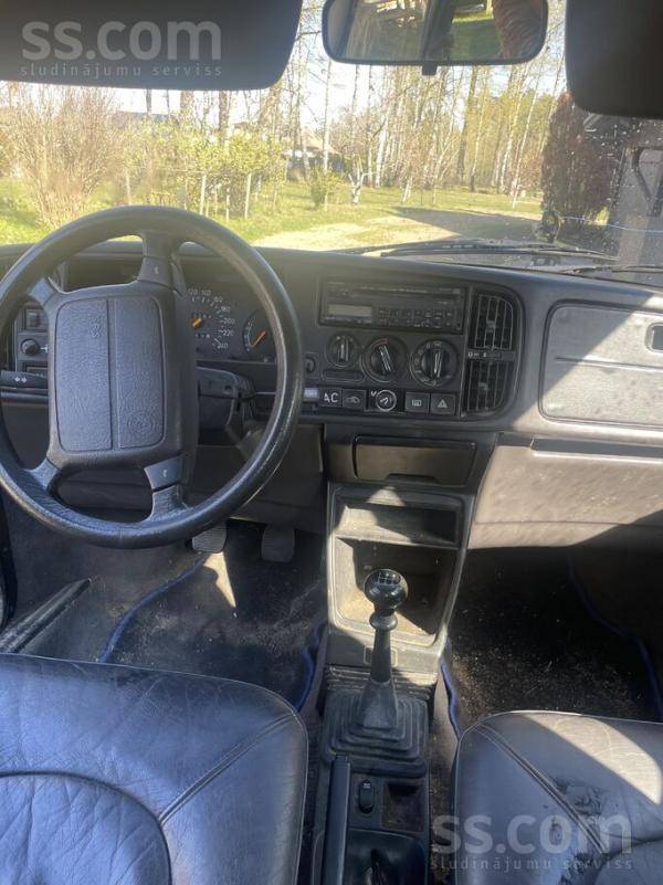 Melns Saab 900 1992 Jelgava, ar dzinēja tilpumu 2.00 L un nobraukumu 250 tūkst. km par 3900 €, foto 2 vietnē AUTOMOTO.COM.LV