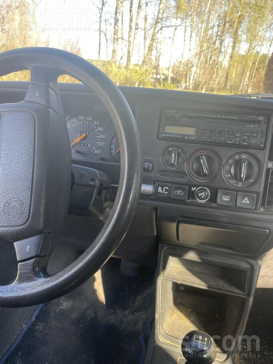 Melns Saab 900 1992 Jelgava, ar dzinēja tilpumu 2.00 L un nobraukumu 250 tūkst. km par 3900 €, foto 6 vietnē AUTOMOTO.COM.LV