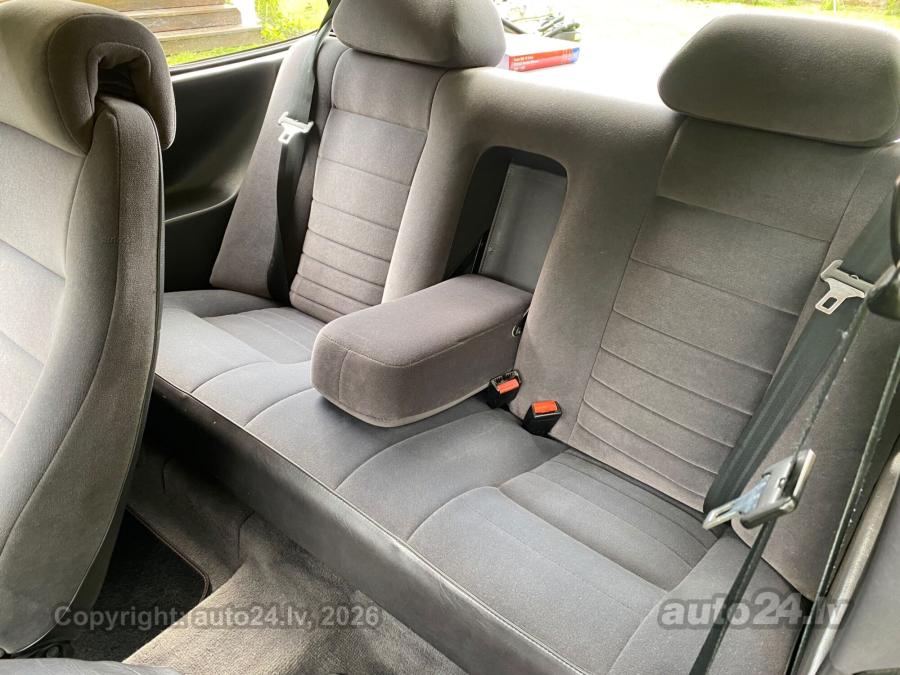 Melns Saab 900 1993 Hāpsalu, ar dzinēja tilpumu 2.00 L un nobraukumu 324 tūkst. km par 7500 €, foto 9 vietnē AUTOMOTO.COM.LV