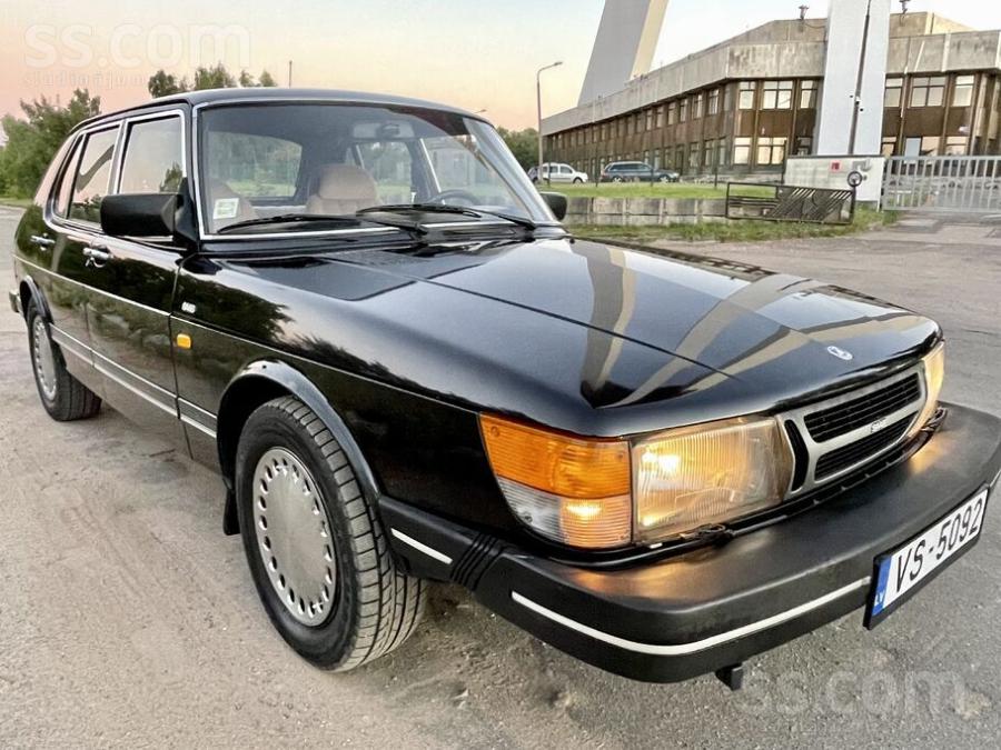 Black Saab 900 1986 in Riga, with an engine capacity of 2.00 L and mileage of 358 thousand km for 4200 €, photo 1 on AUTOMOTO.COM.LV