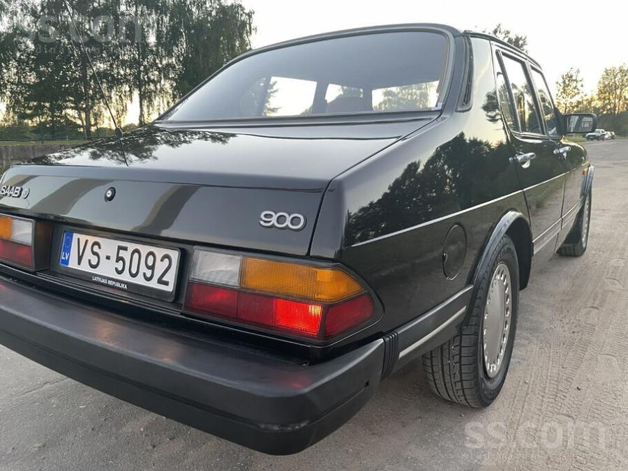Black Saab 900 1986 in Riga, with an engine capacity of 2.00 L and mileage of 358 thousand km for 4200 €, photo 6 on AUTOMOTO.COM.LV