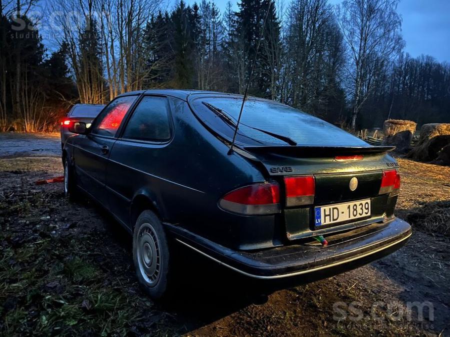 Green Saab 900 1994 in Aizkraukle, with an engine capacity of 2.00 L and mileage of 350 thousand km for 200 €, photo 2 on AUTOMOTO.COM.LV