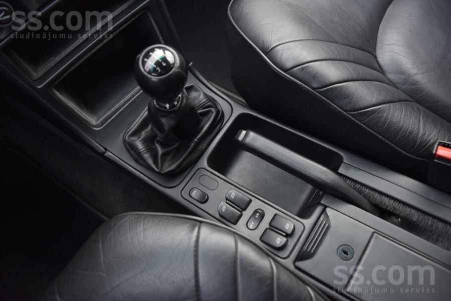 Black Saab 9000 1995 in Riga, with an engine capacity of 2.00 L and mileage of 111 thousand km for 9500 €, photo 6 on AUTOMOTO.COM.LV