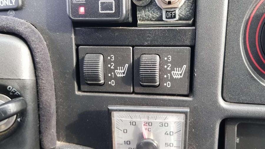 Pelēks Saab 9000 1991 Marijampole, ar dzinēja tilpumu 2.30 L un nobraukumu 91 tūkst. km par 2100 €, foto 16 vietnē AUTOMOTO.COM.LV